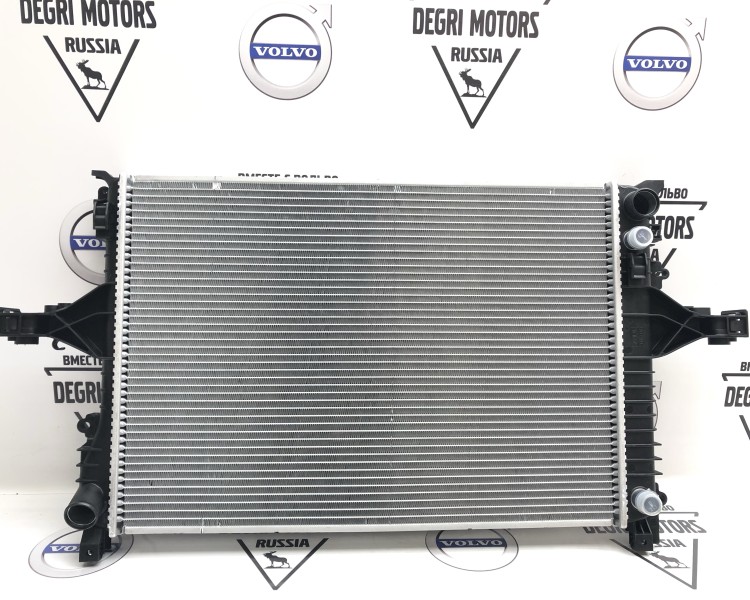 31319056 Радиатор охлаждения VOLVO S60, S80, V70, XC70 \\ КПП автомат ...