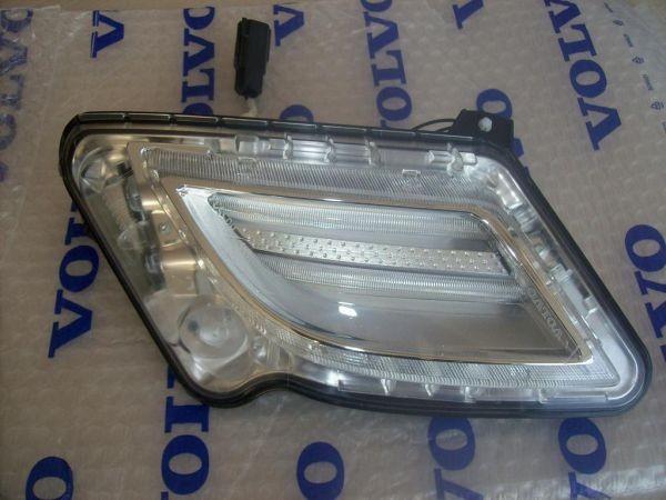 30784348 Шланг омывателя фар правый VOLVO S60 II, S80 II, XC60, XC70 II ...